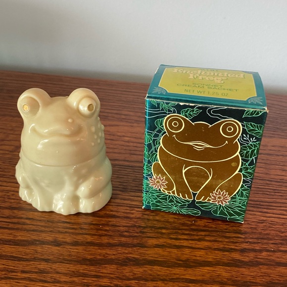 Avon | Other | Vintage Avon Enchanted Frog Sonnet Cream Sachet Decanter ...